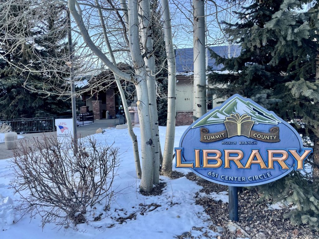 Summit County Library honors volunteers, including some tail-wagging ...